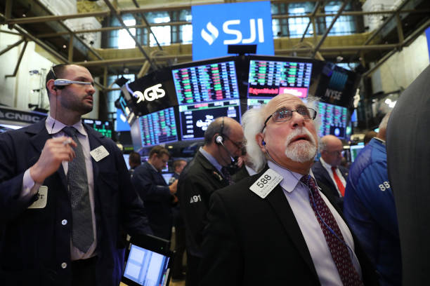 Ten-Year Treasury Yields Edge Lower as Traders Await Powell Comments ...