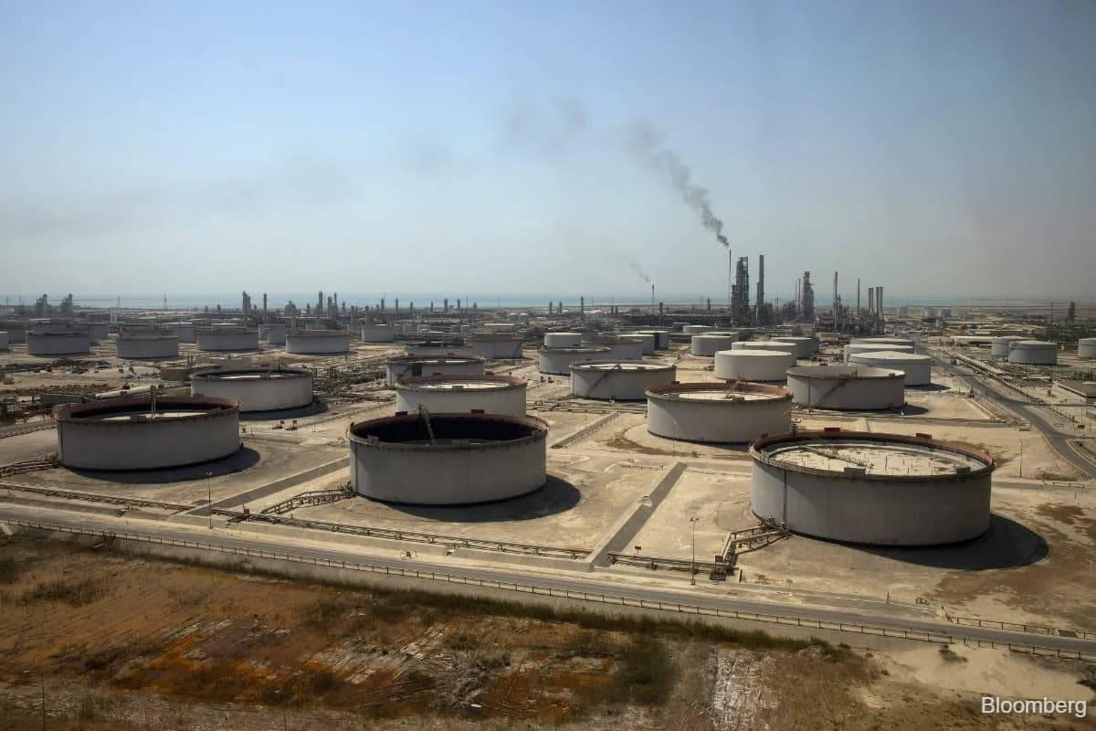 Unsold Oil From Middle East Hints at Early Signs of Global Glut - FastBull